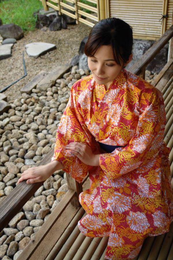 Red yukata | Scrolller