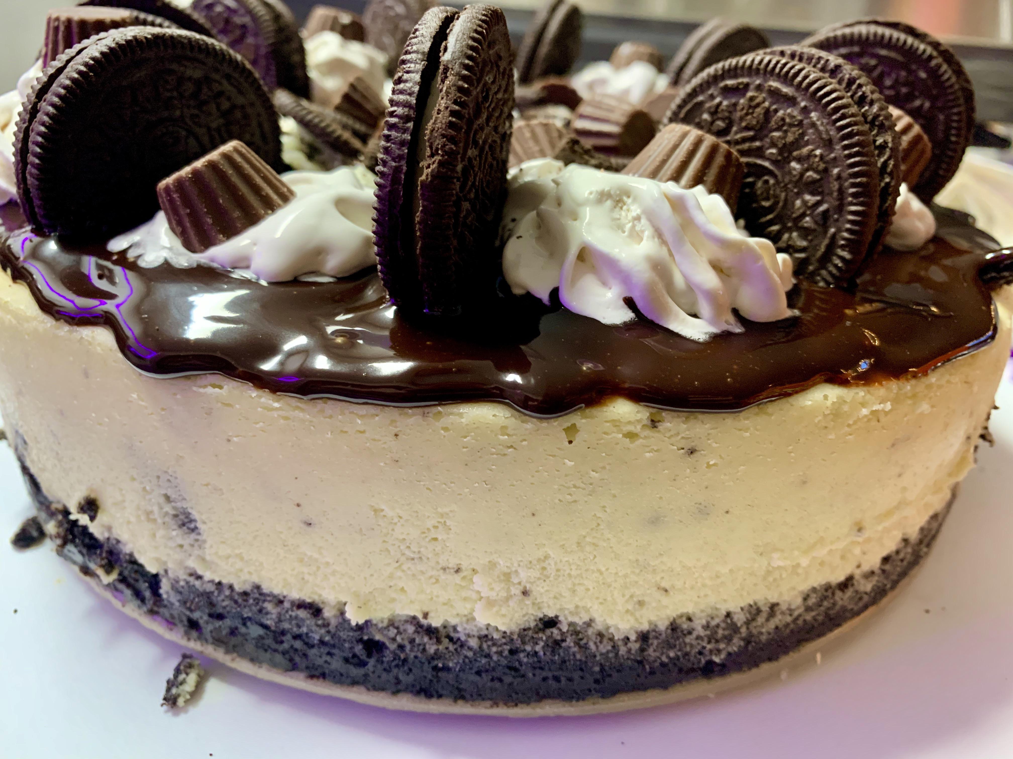 Reese’s and Oreo Cheesecake | Scrolller
