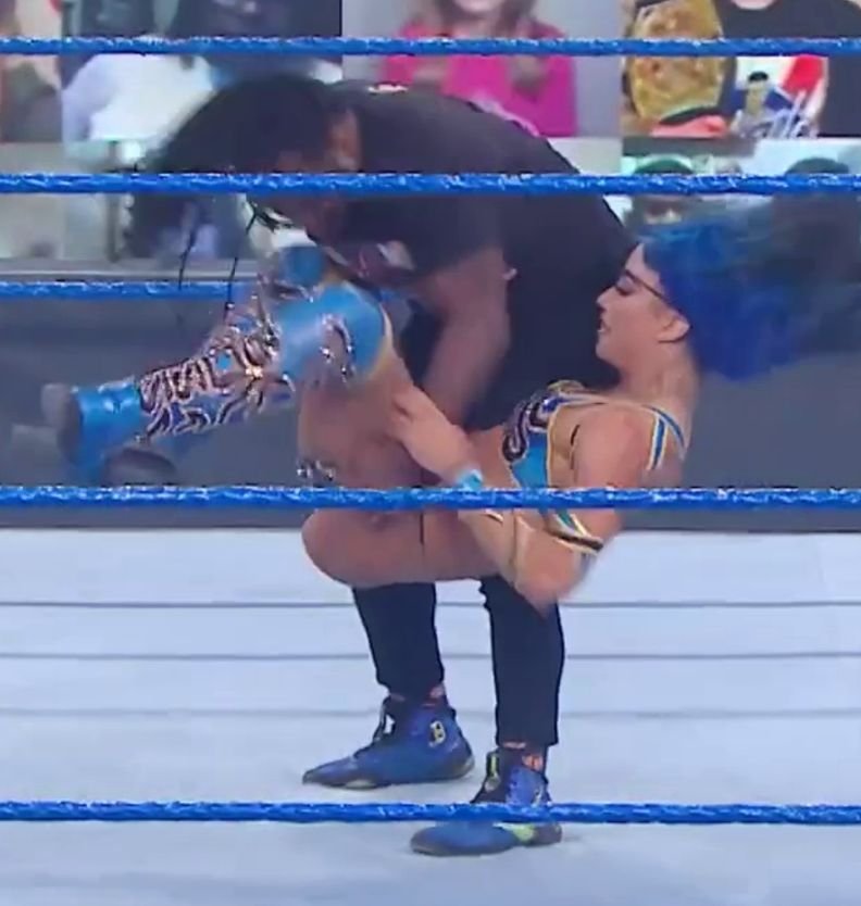 Reginald pantsed Sasha Banks | Scrolller