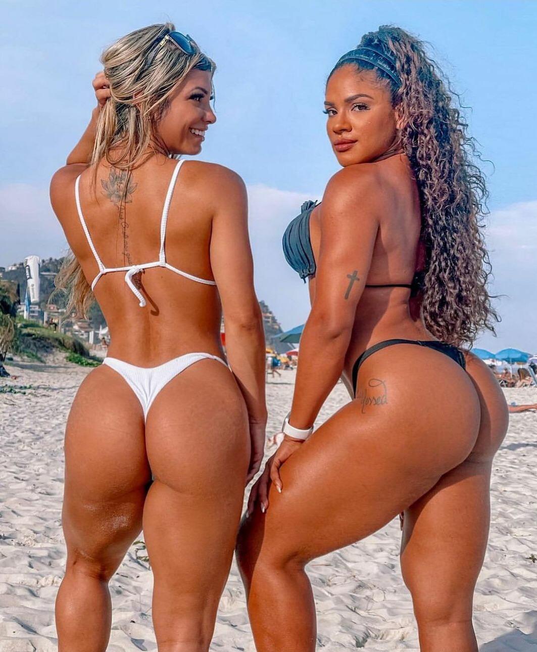 Renata Miceli & Dhullyana Dutra | Scrolller