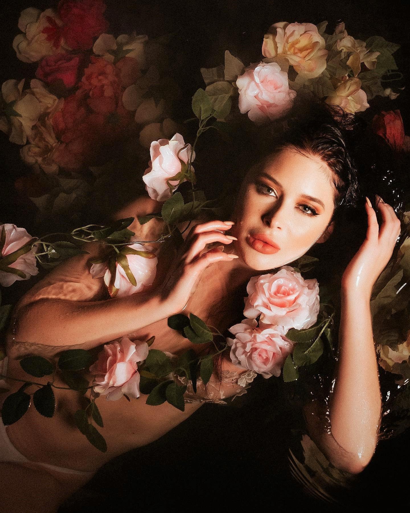 Renee in Water | Scrolller