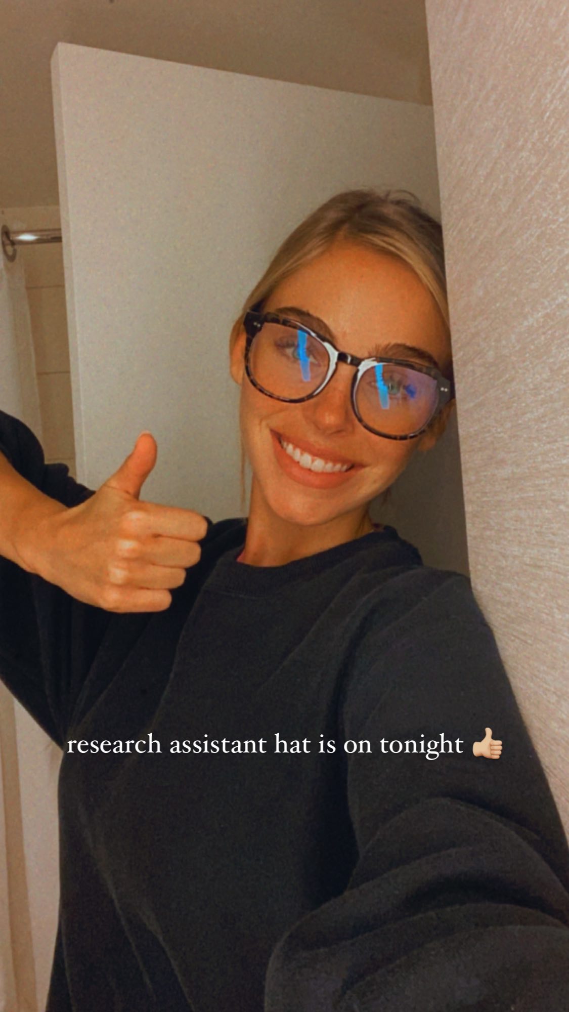 Research assistant | Scrolller