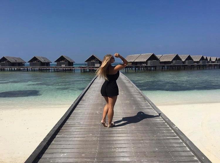 Resort photo shoot | Scrolller