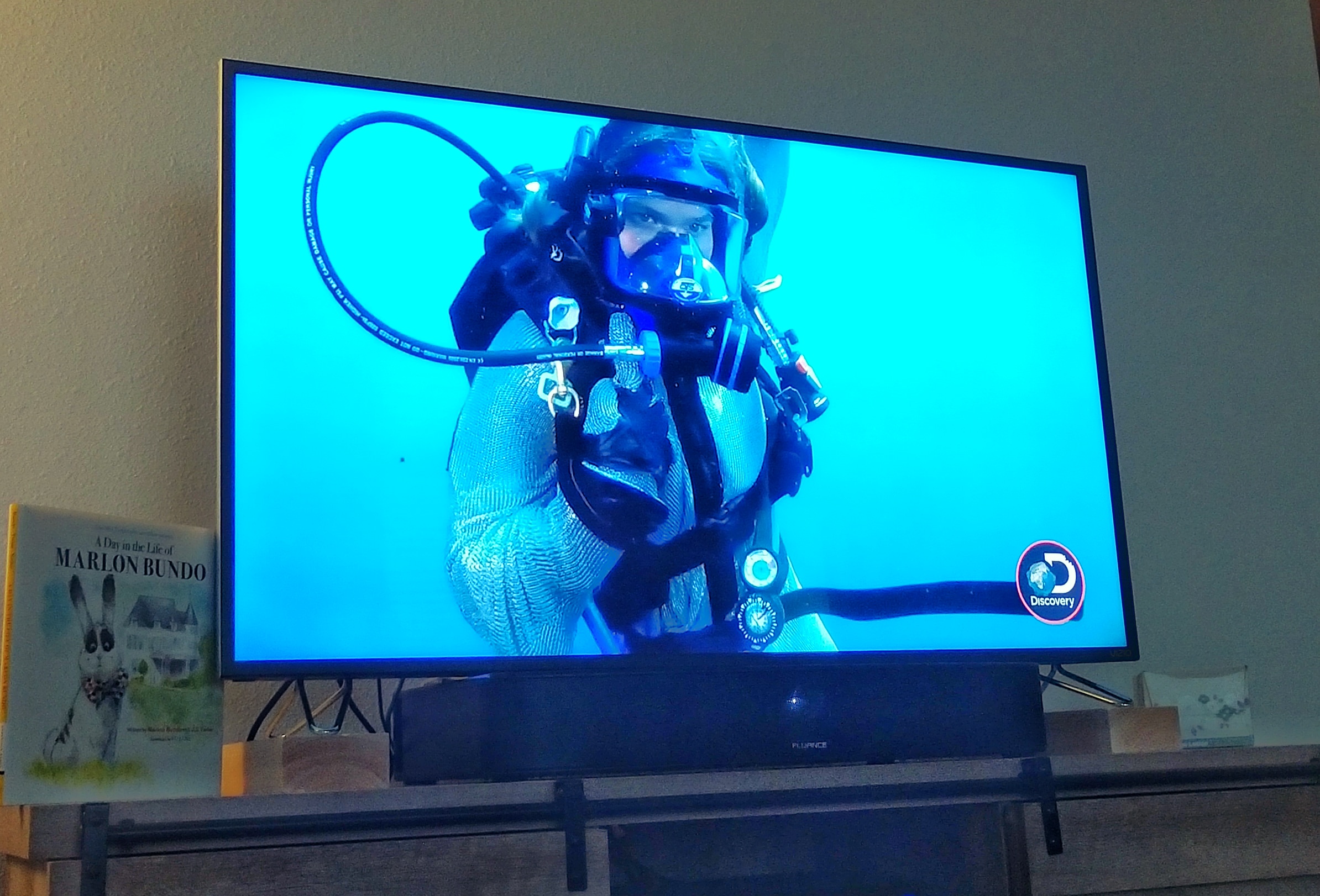Rhonda Rousey flicking off the camera at the beginning of her first dive. | Scrolller