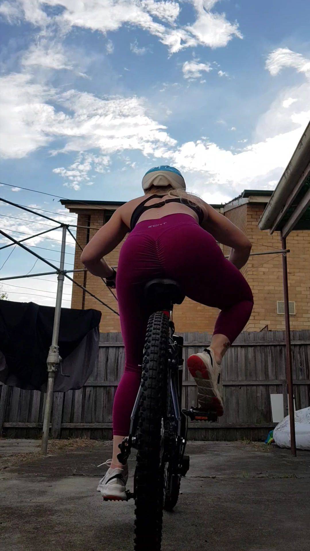 Riding my bike in yoga pants! | Scrolller