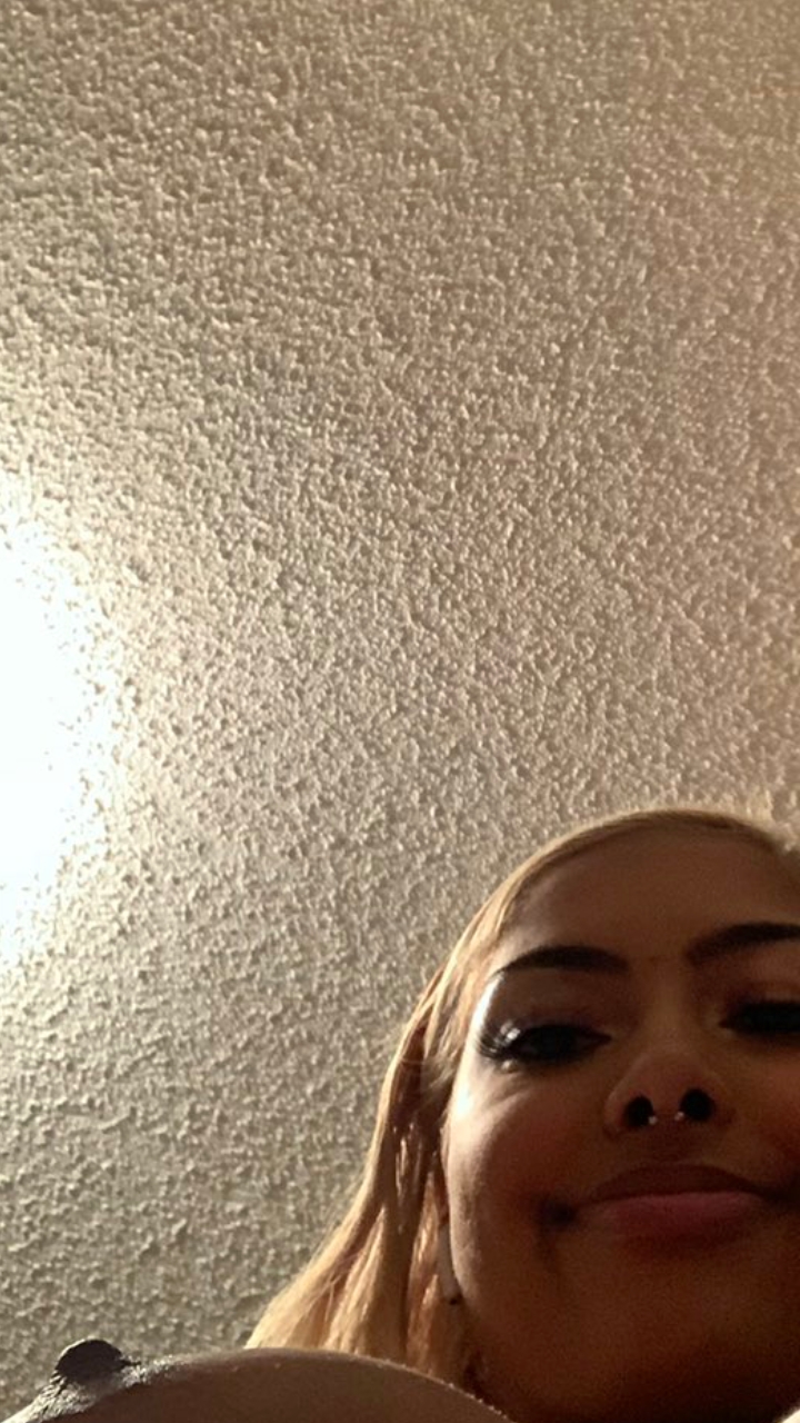 Right titty 👀 👀 | Scrolller