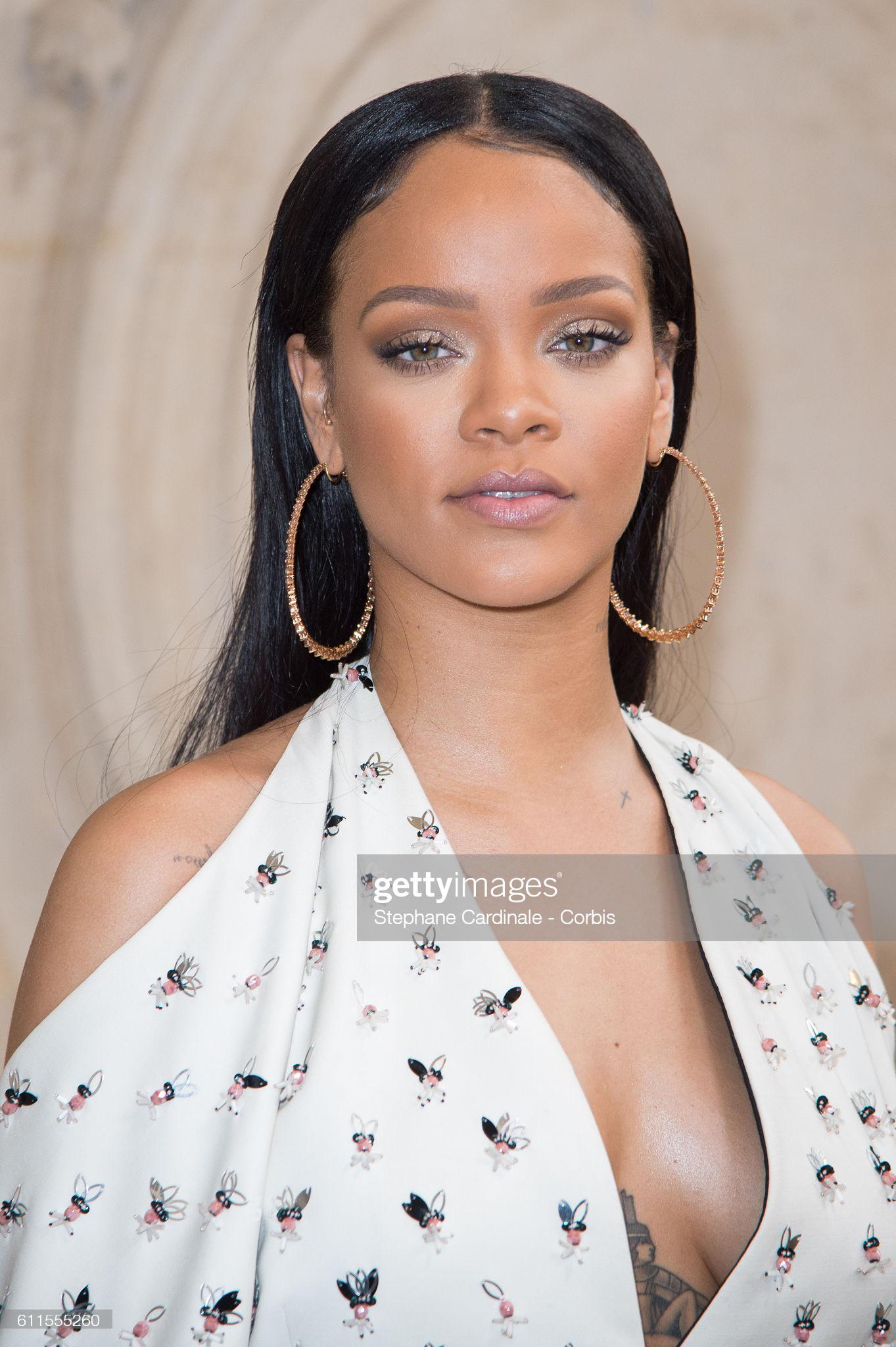 Rihanna is just ridiculously hot | Scrolller