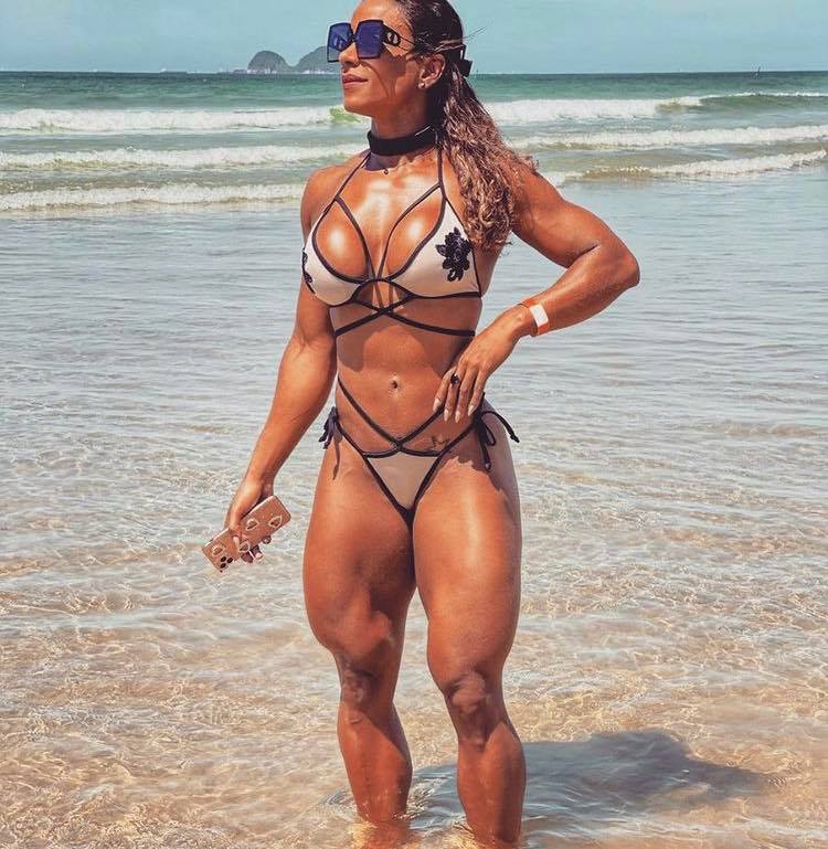 Roberta Neves Cruz | Scrolller