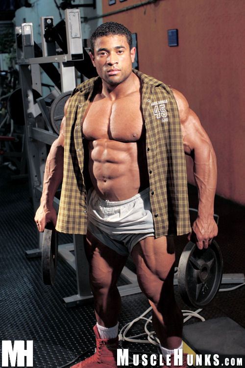 Roberto Bueno - 2 - Muscle Hunks (Galllery in Comments) | Scrolller