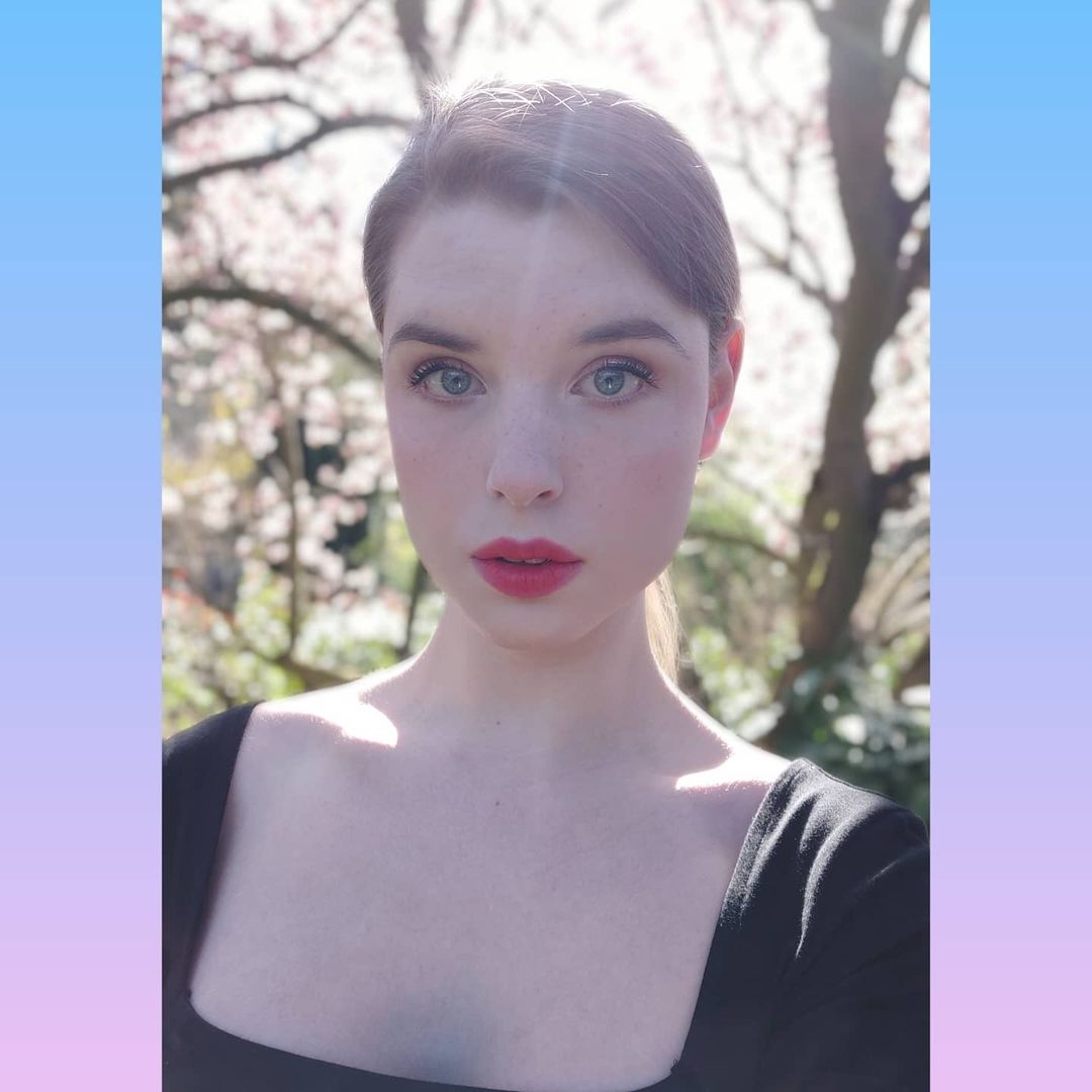 Robin Rose | Scrolller