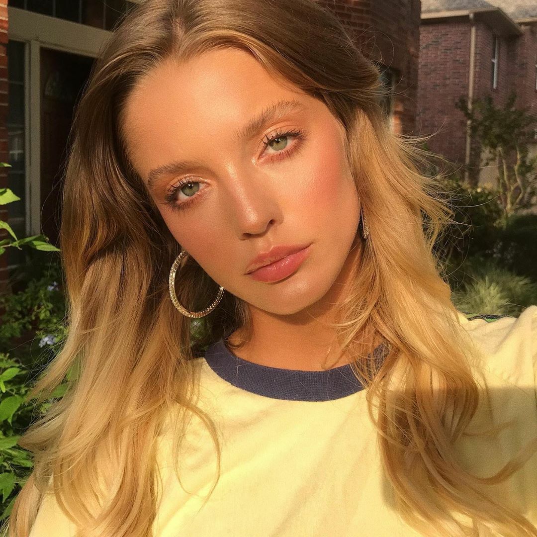 Romantic | Scrolller