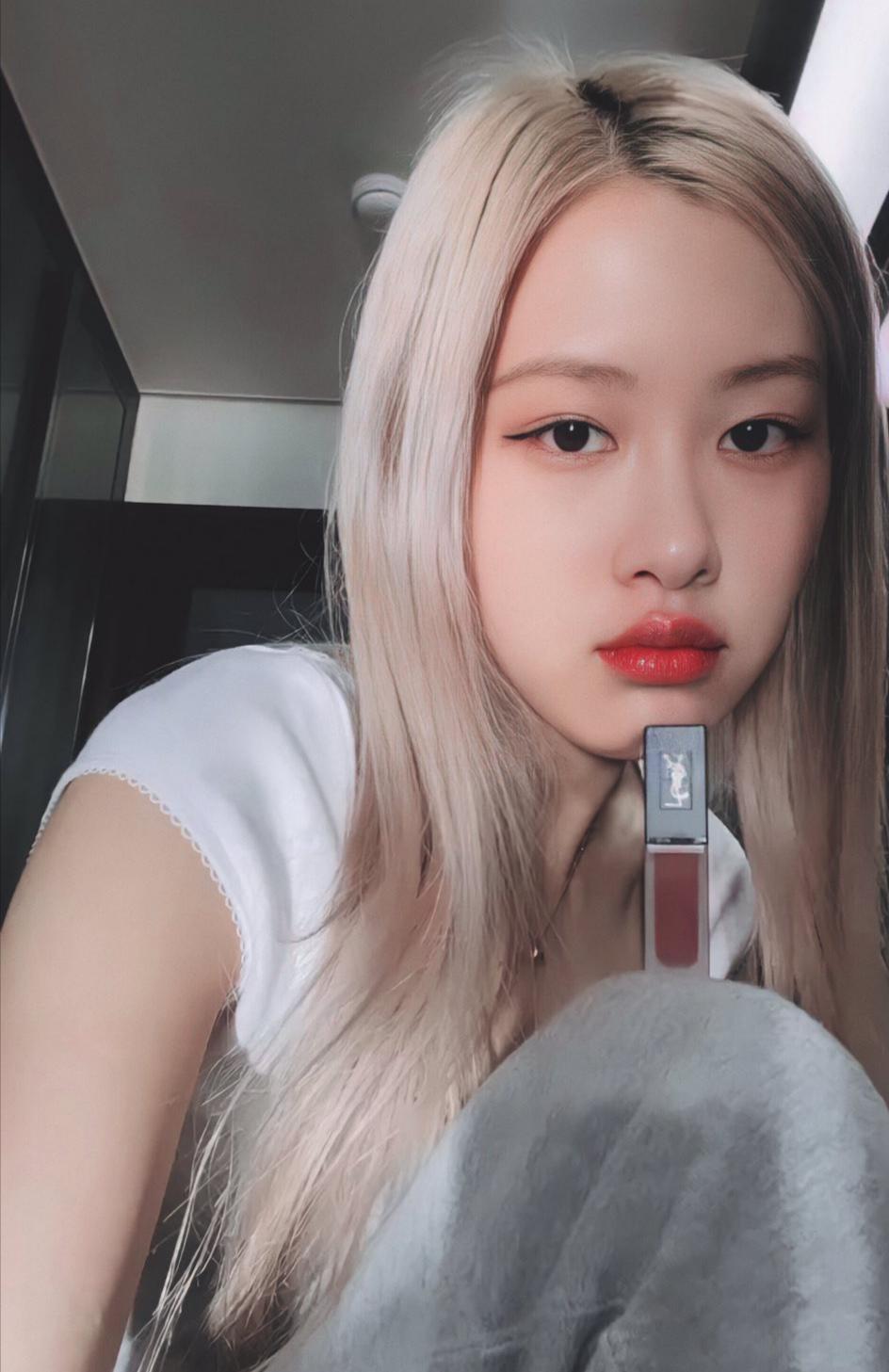 Rosé 🌹💄 Scrolller