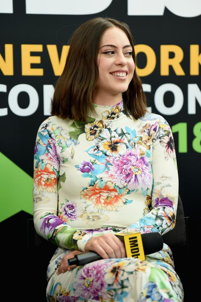 Rosa Salazar Scrolller