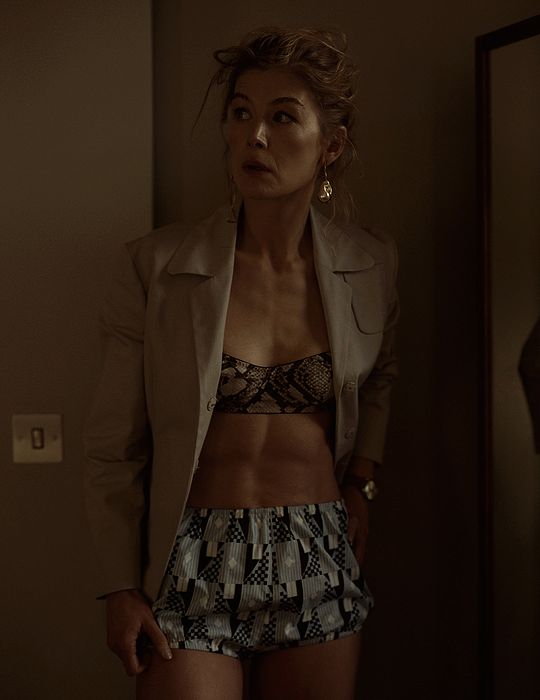 Rosamund Pike | Scrolller