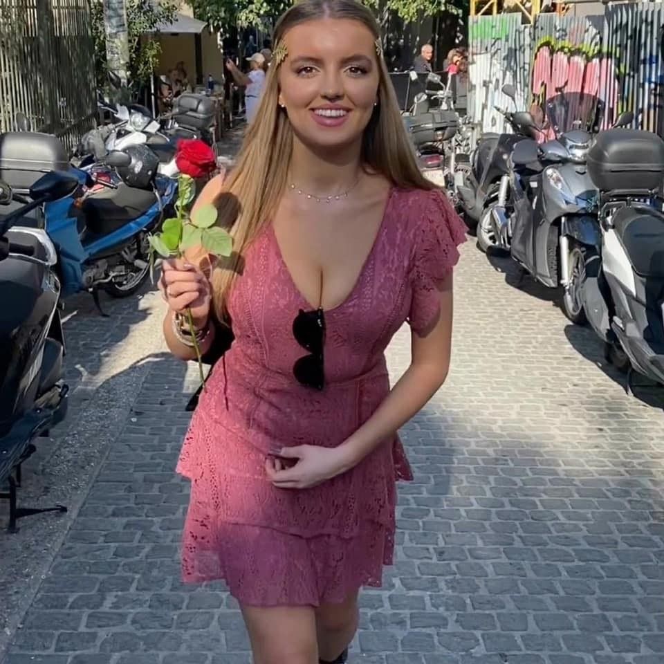 Rose for the lady! | Scrolller