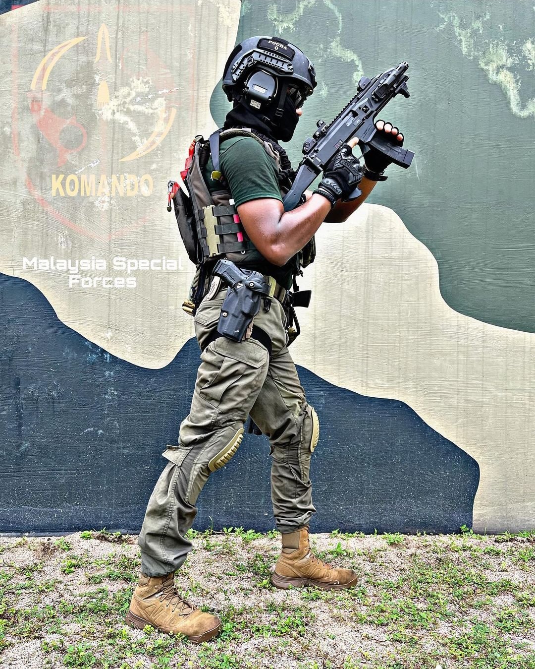 Royal Malaysian Police VAT 69 Commando Officer[1080x1349] | Scrolller