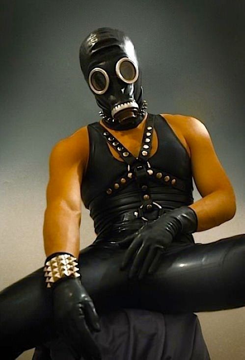 Rubber, gas mask and harness | Scrolller