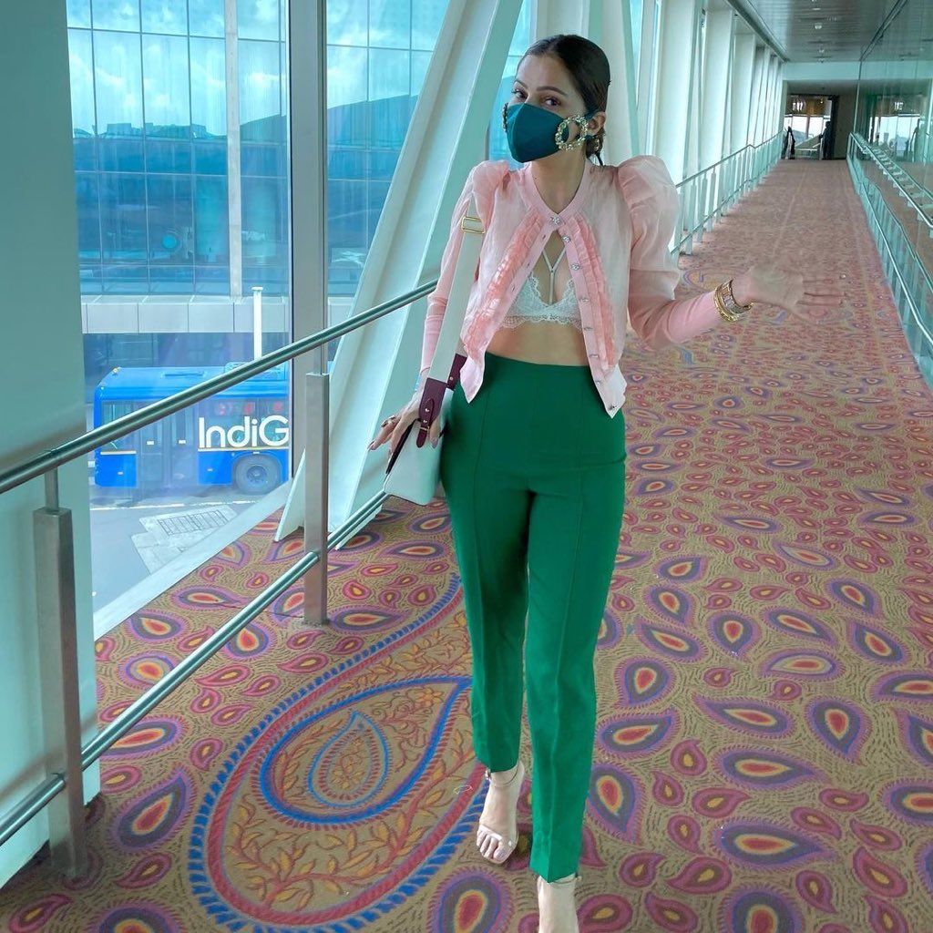 Rubina Dilaik green pants and pink blouse | Scrolller