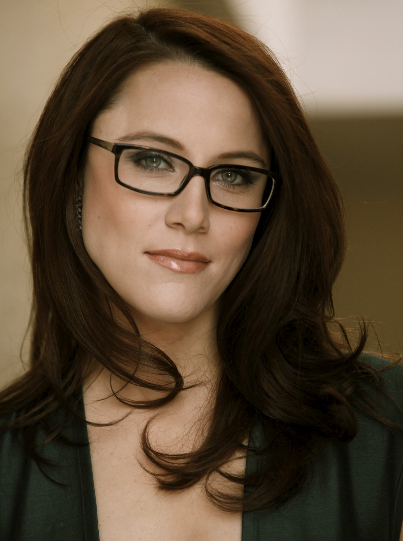 S.E. Cupp headshot [HQ] | Scrolller