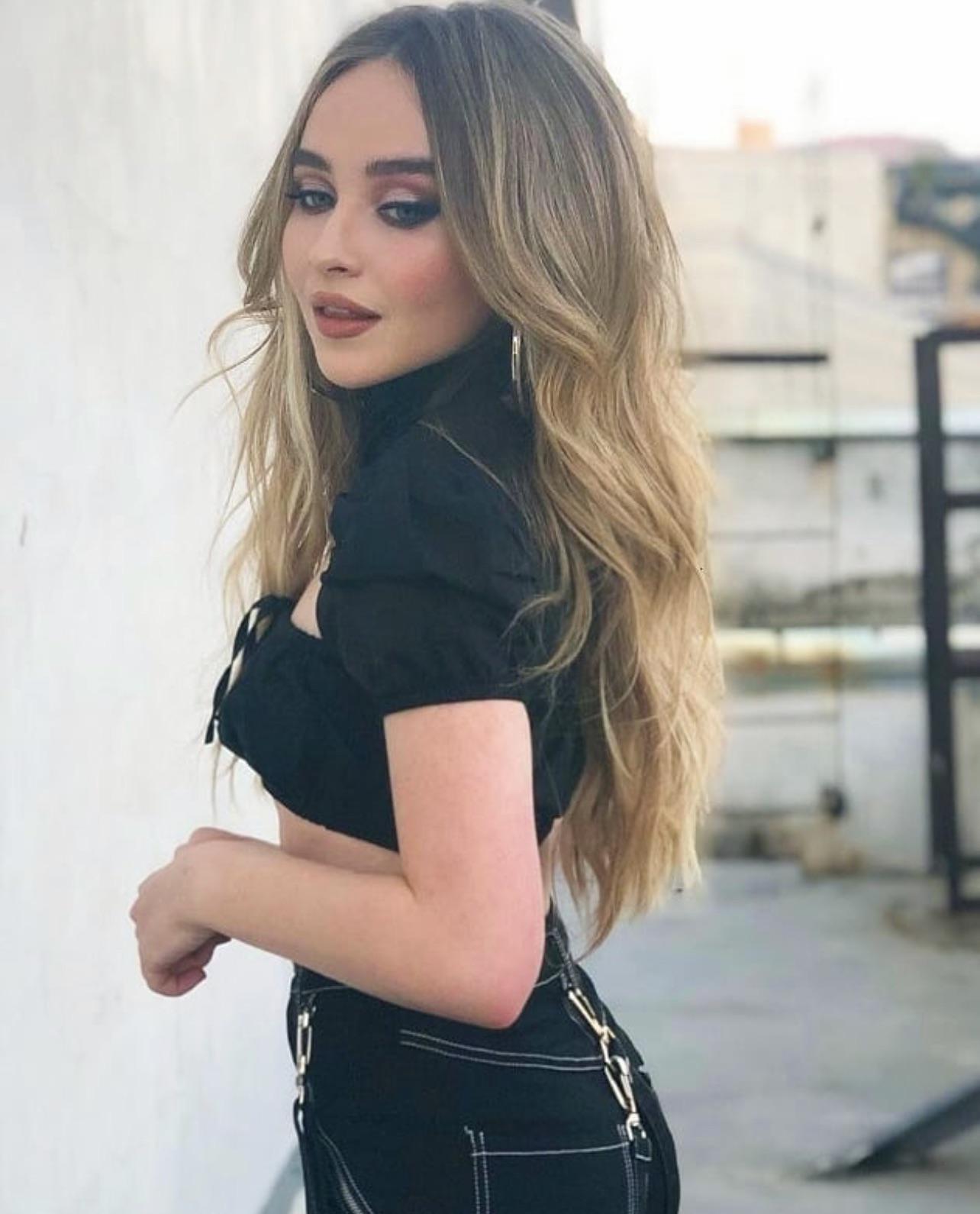 Sabrina Carpenter | Scrolller