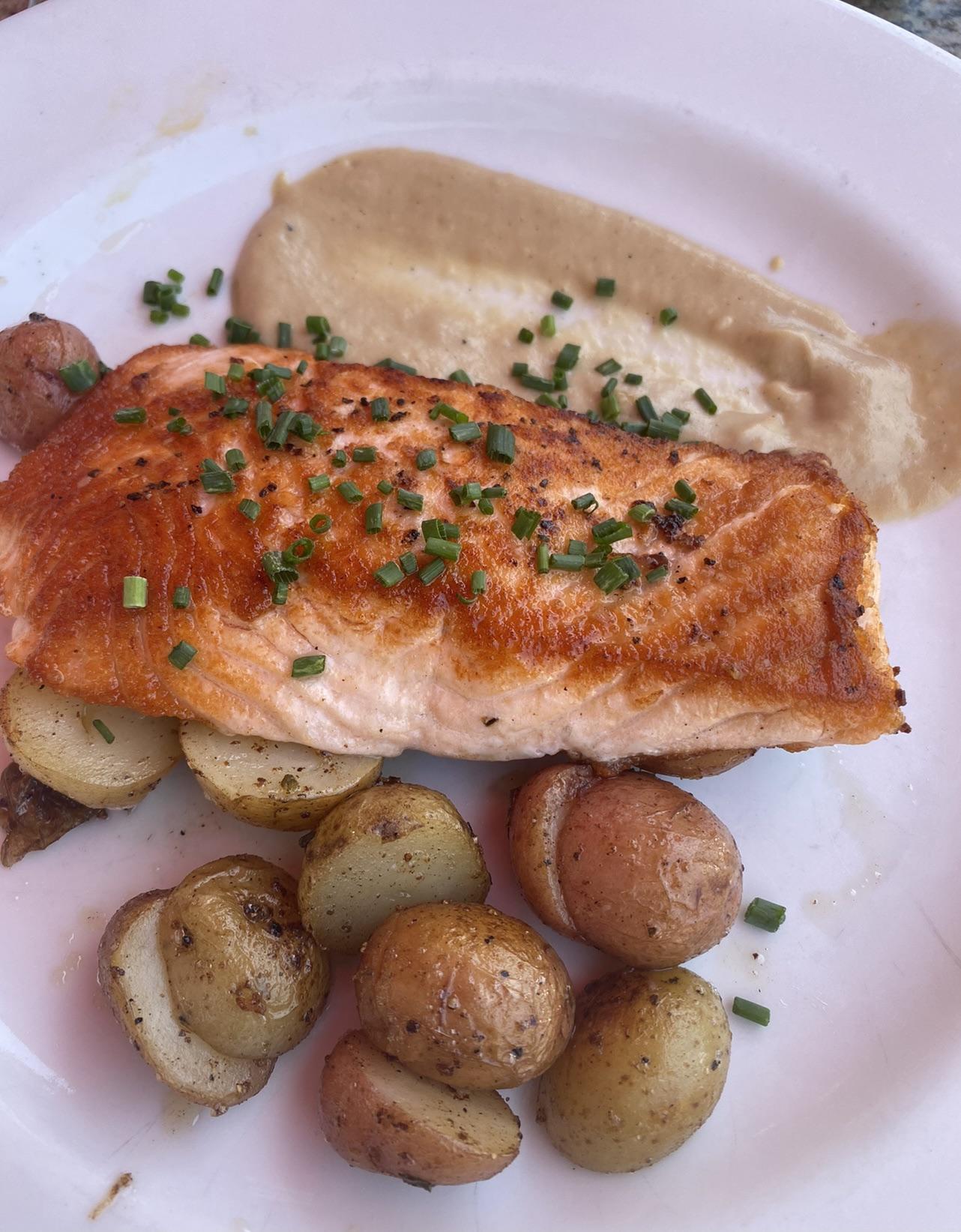Salmon with potatoes | Scrolller