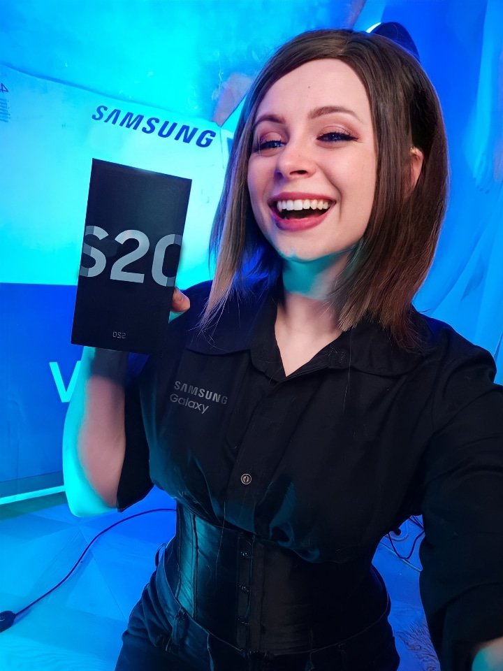 Samantha Samsung cosplay by Mira Moiki | Scrolller