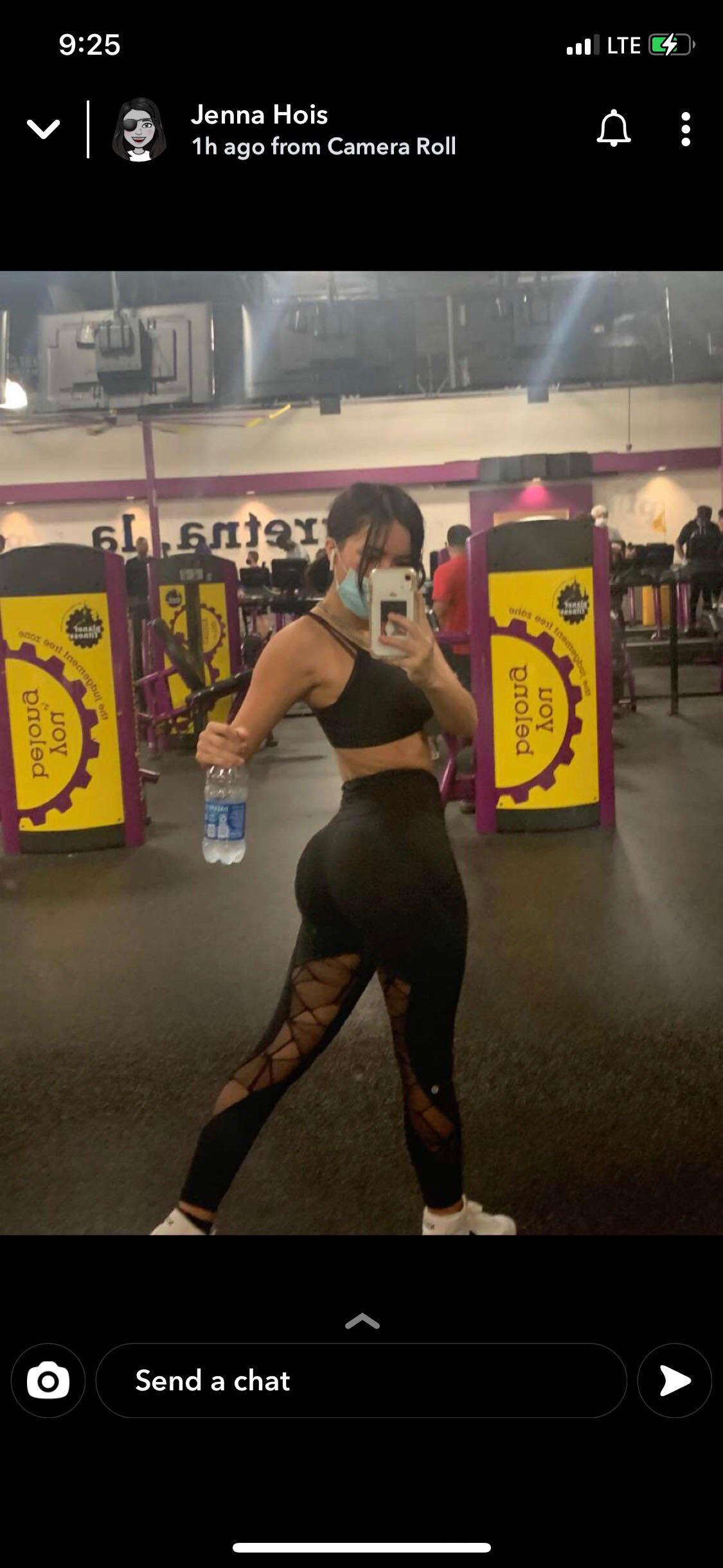 Same pose, same gym, same 19 year old sister | Scrolller