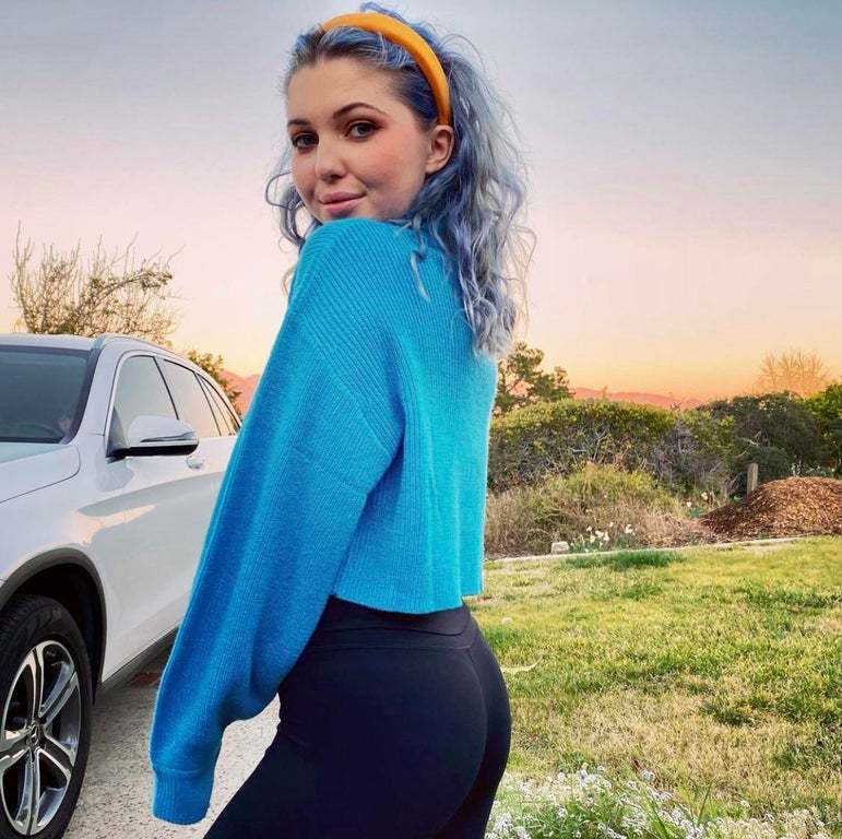 Sammi Hanratty | Scrolller