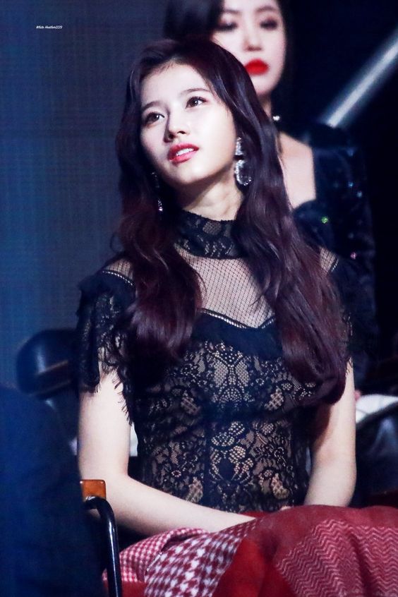 190105 Sana | Scrolller