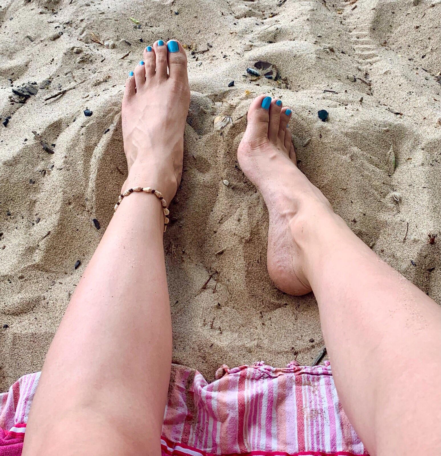 Sandy Beach Feet 🏝 | Scrolller