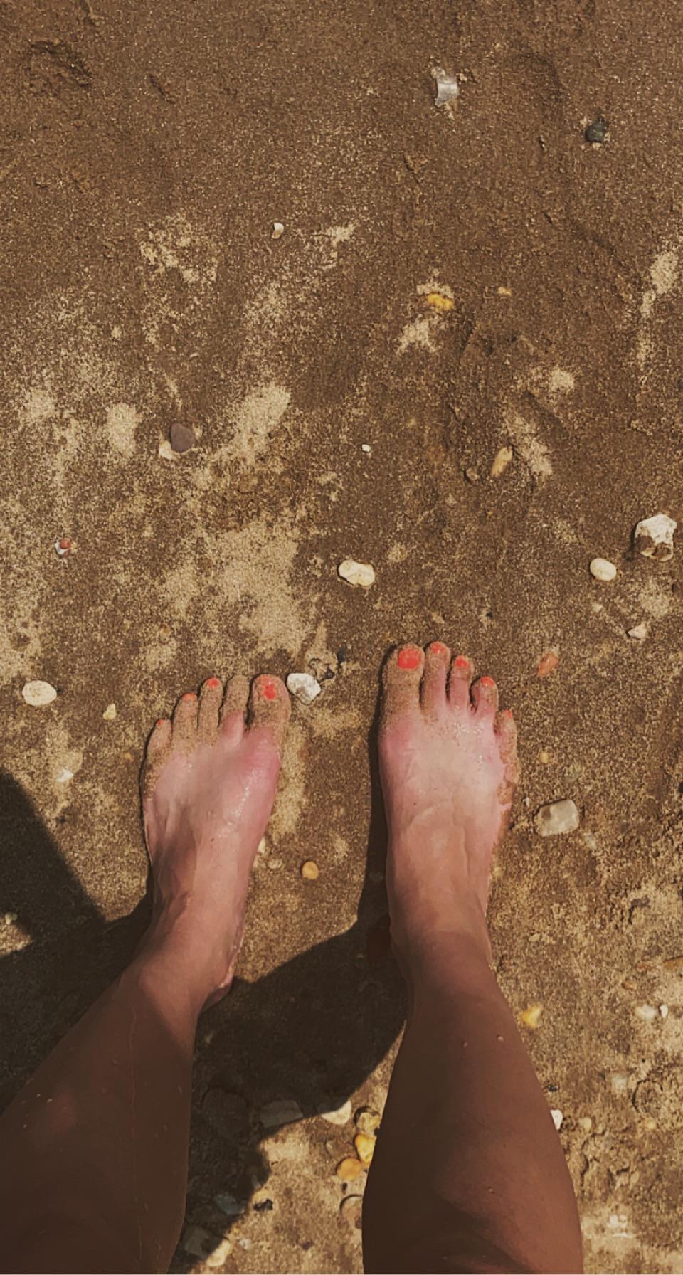Sandy beaches = sandy toes | Scrolller