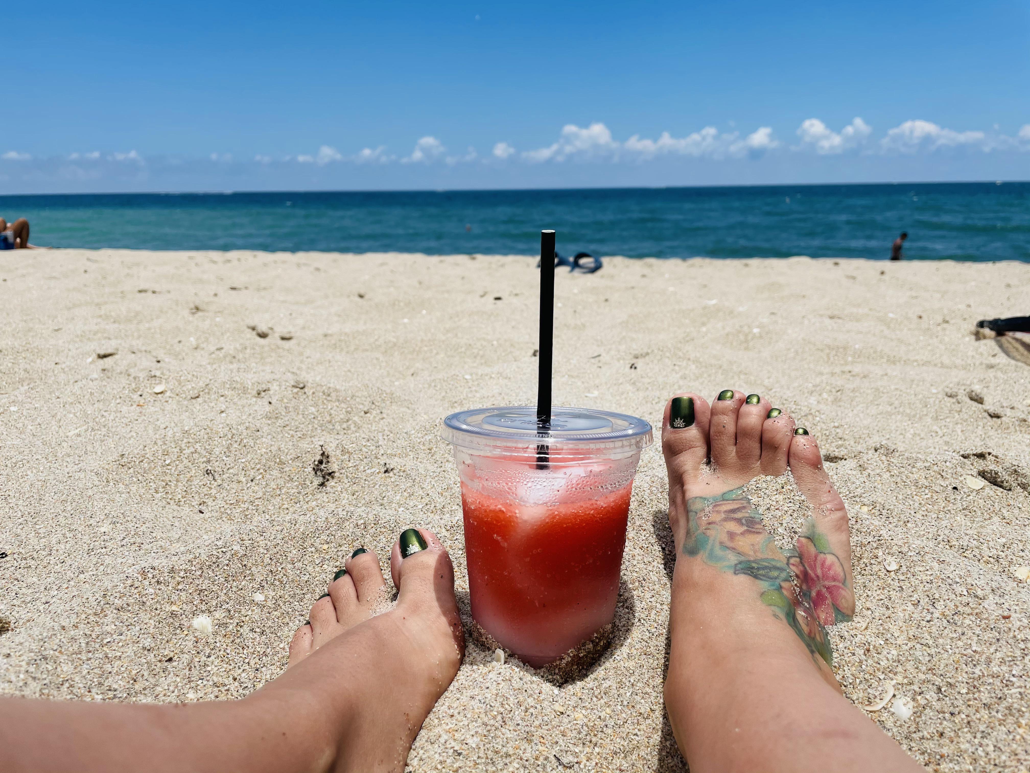 Sandy toes 🌞 | Scrolller