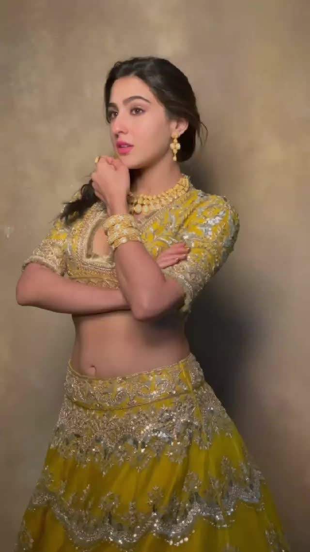 Sara Ali Khan Showing Off Her Navel For Her Customers Scrolller 6299