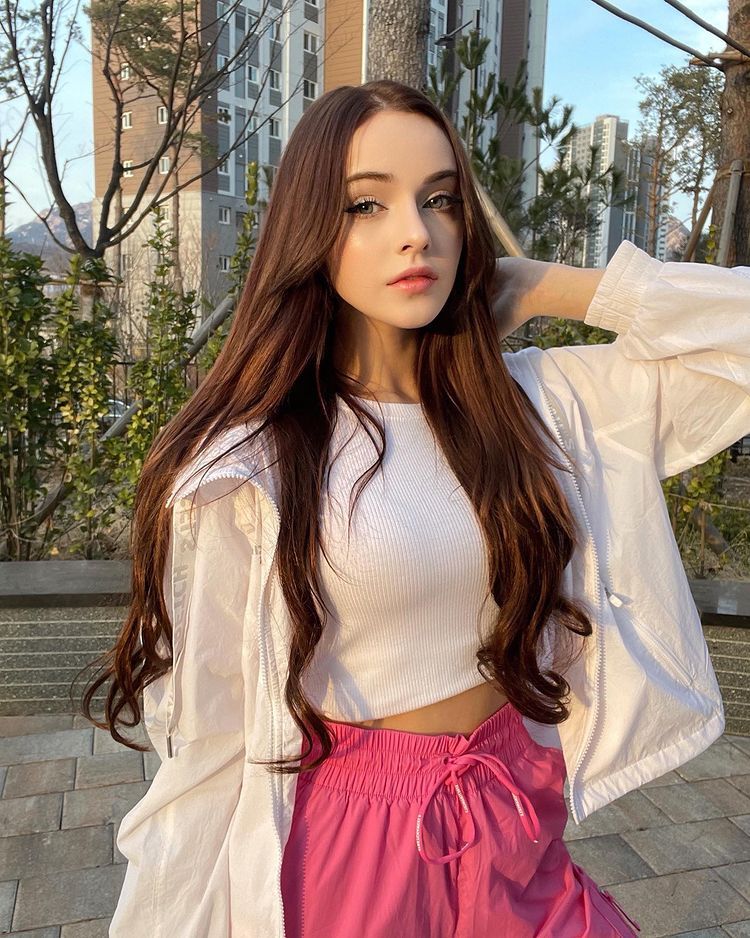 Sasha Song | Scrolller