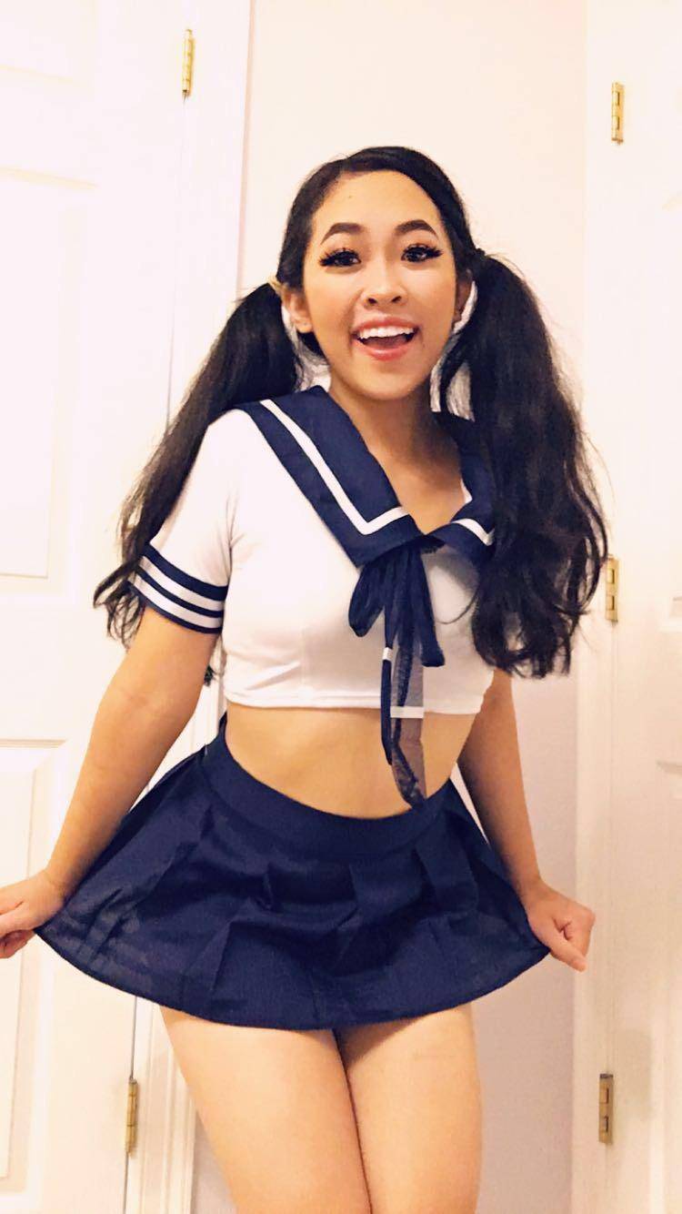 Schoolgirl 2 | Scrolller