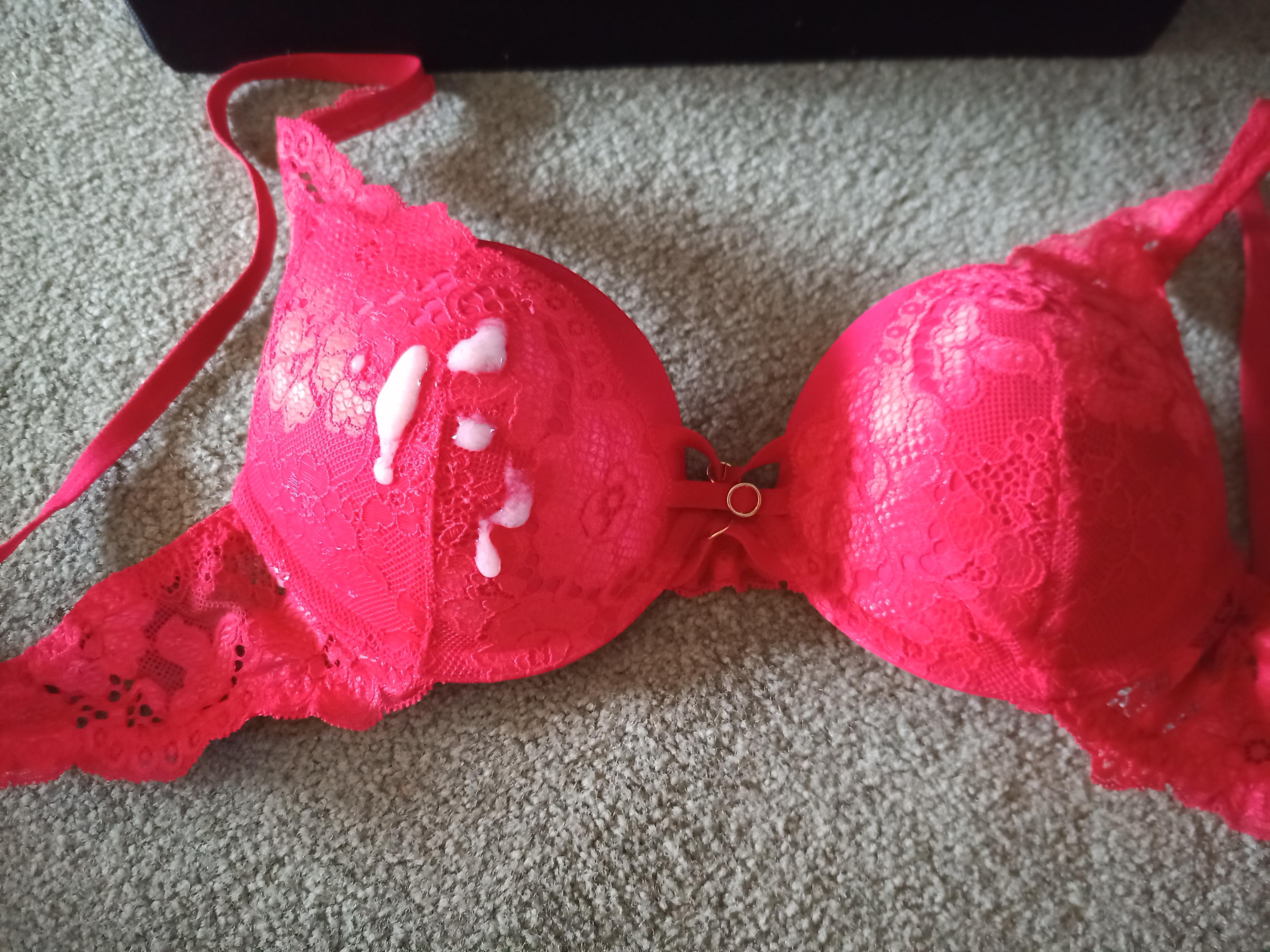 Schoolgirl Hailey's (18) 34b La Senza bra. | Scrolller
