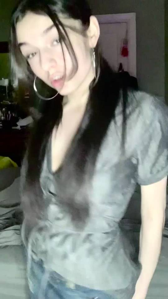 Stop staring 😣🥵 | Scrolller