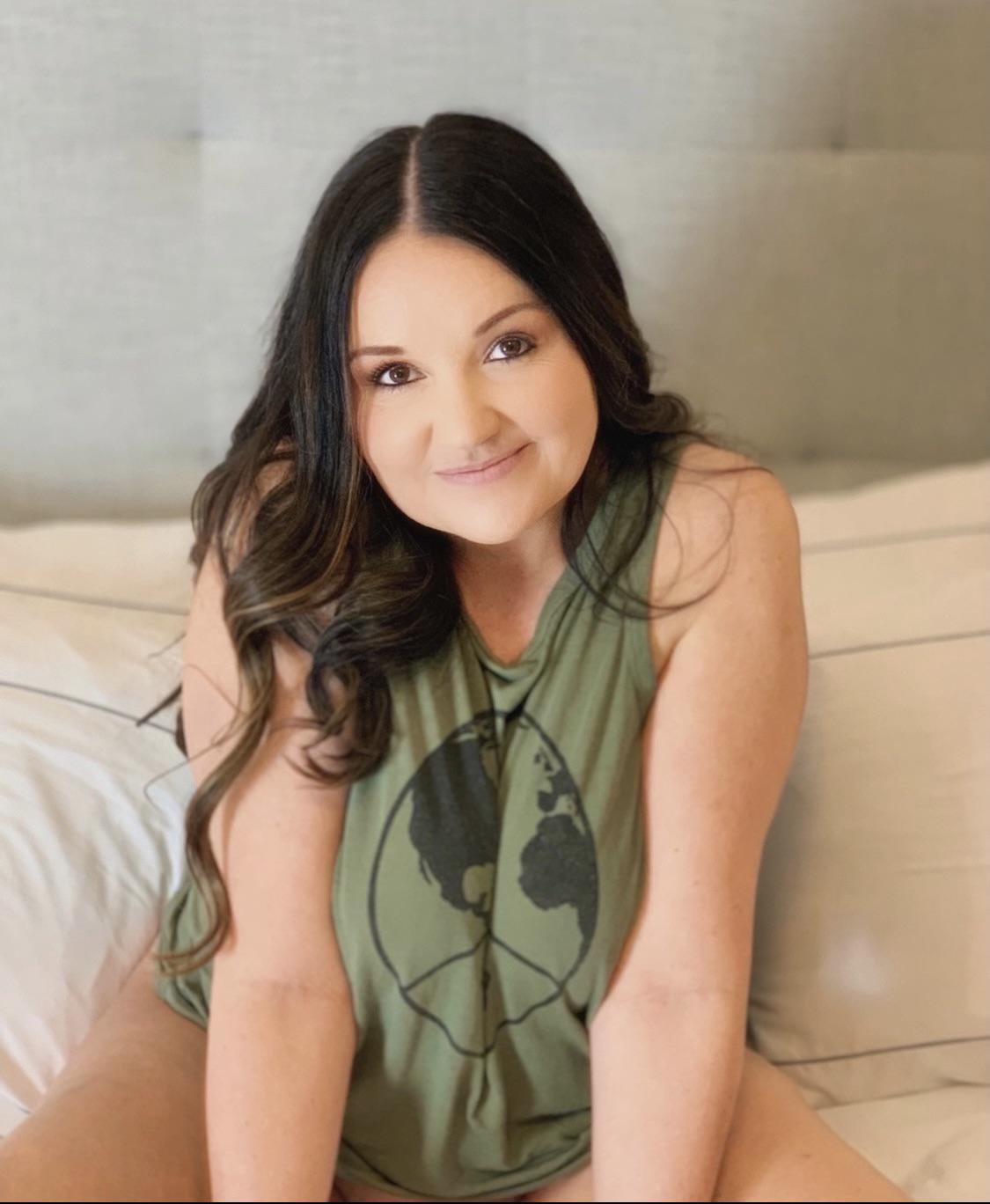 Seduce my mind, and you can have my body. 😘 Happy Thursday. | Scrolller