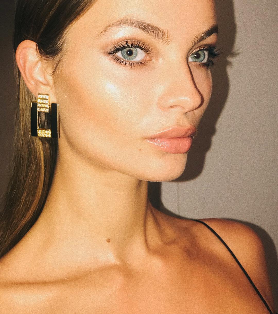 Seductive | Scrolller