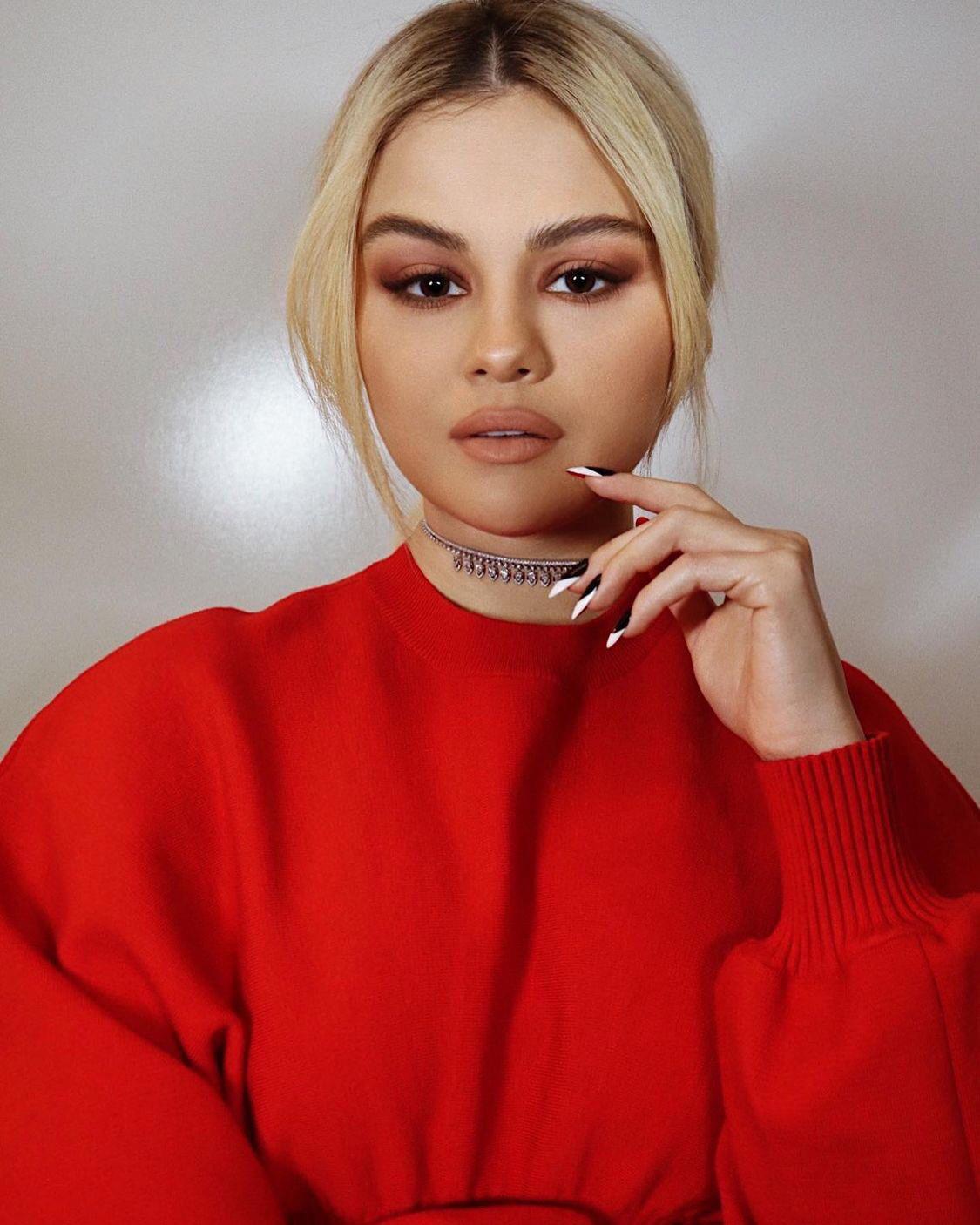 Selena Gomez Scrolller 7647