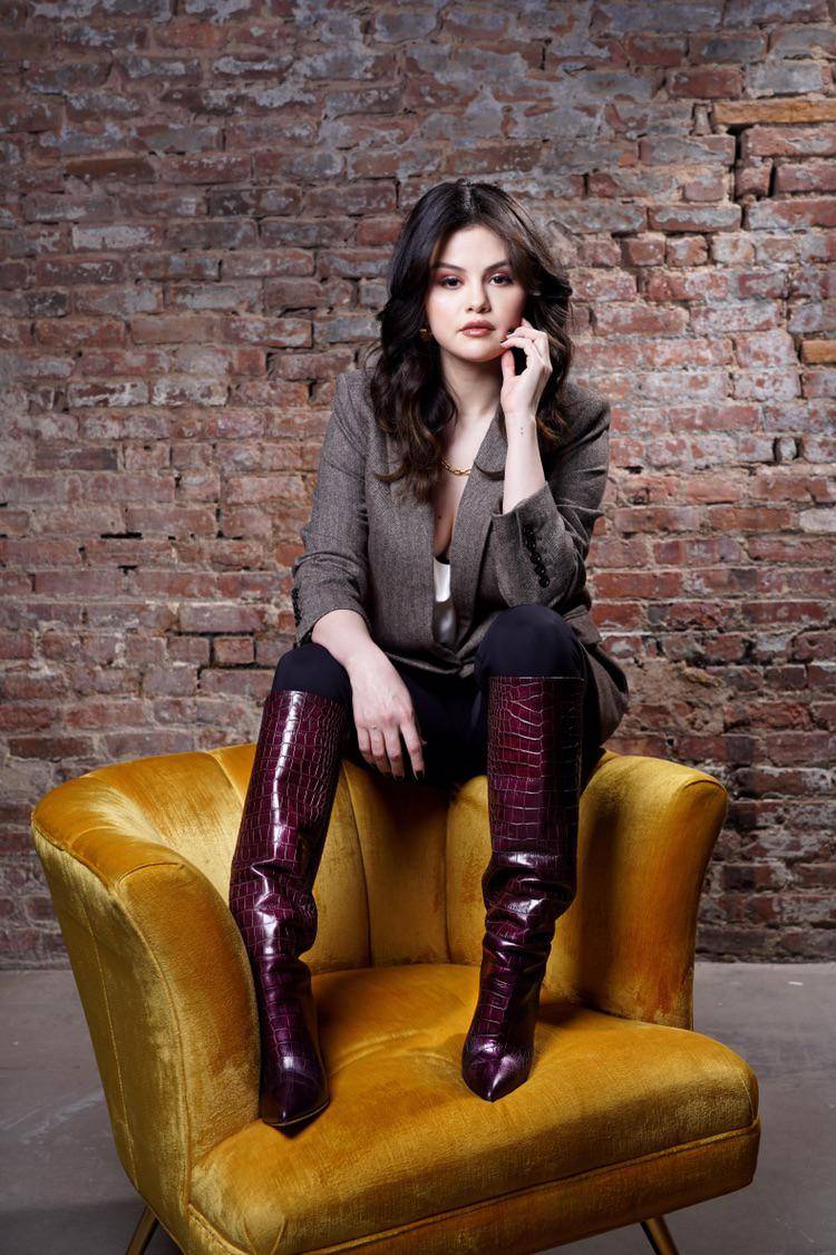 Selena Gomez Knee High Boots Scrolller