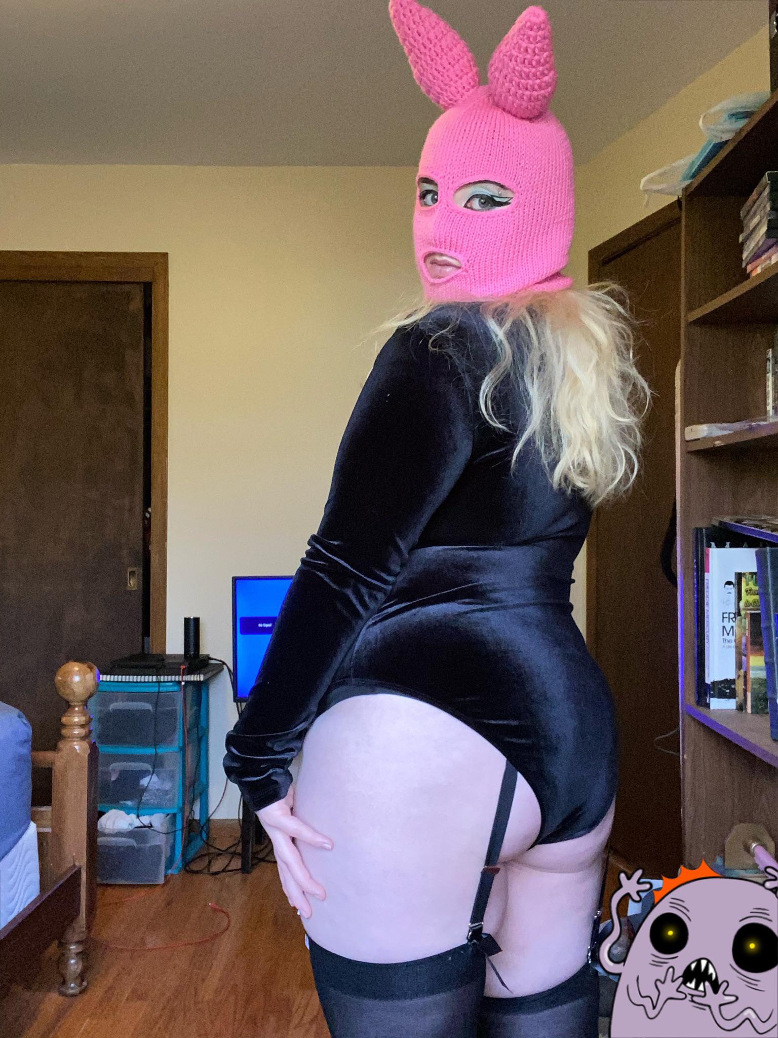 self aware sad girl thirst trap | Scrolller