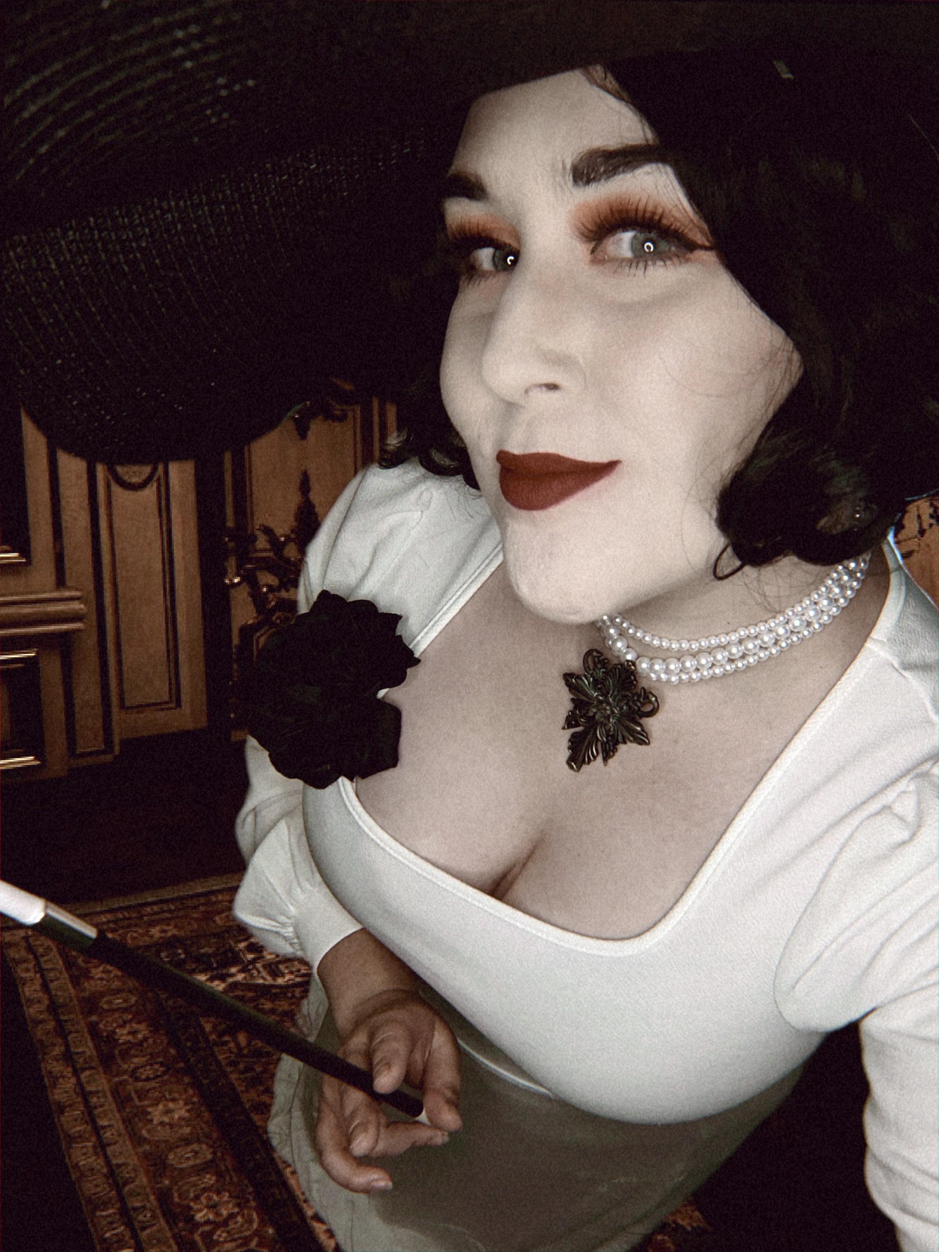 [Self] Well now...what do we have here? | Scrolller