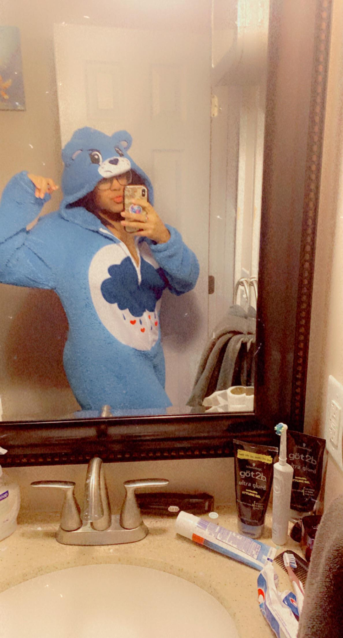 Selfie before bed :) 20f | Scrolller