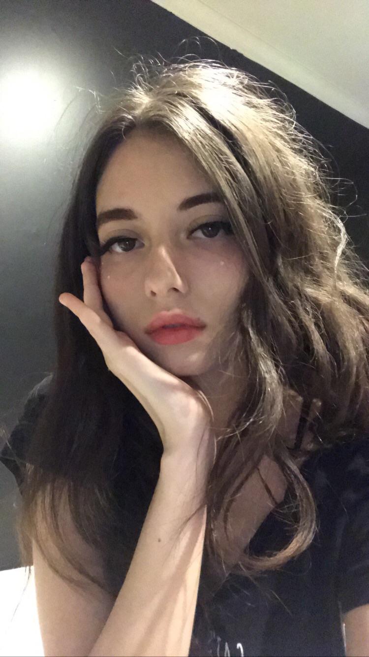 Selfie pose :) 18 | Scrolller