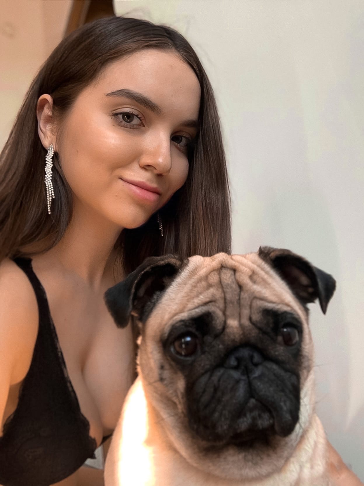 Selfie with a pug | Scrolller
