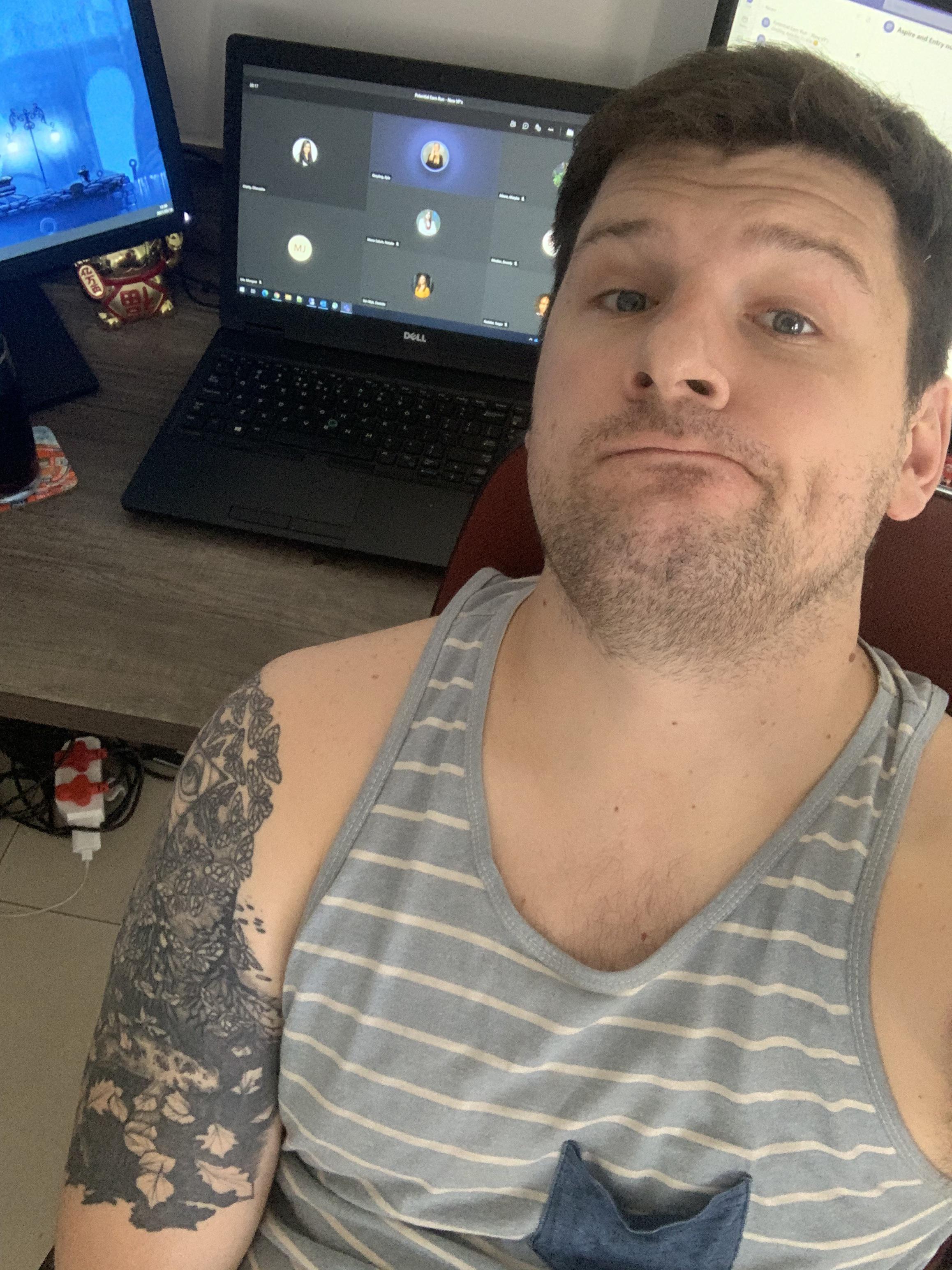 Selfies during meeting time | Scrolller