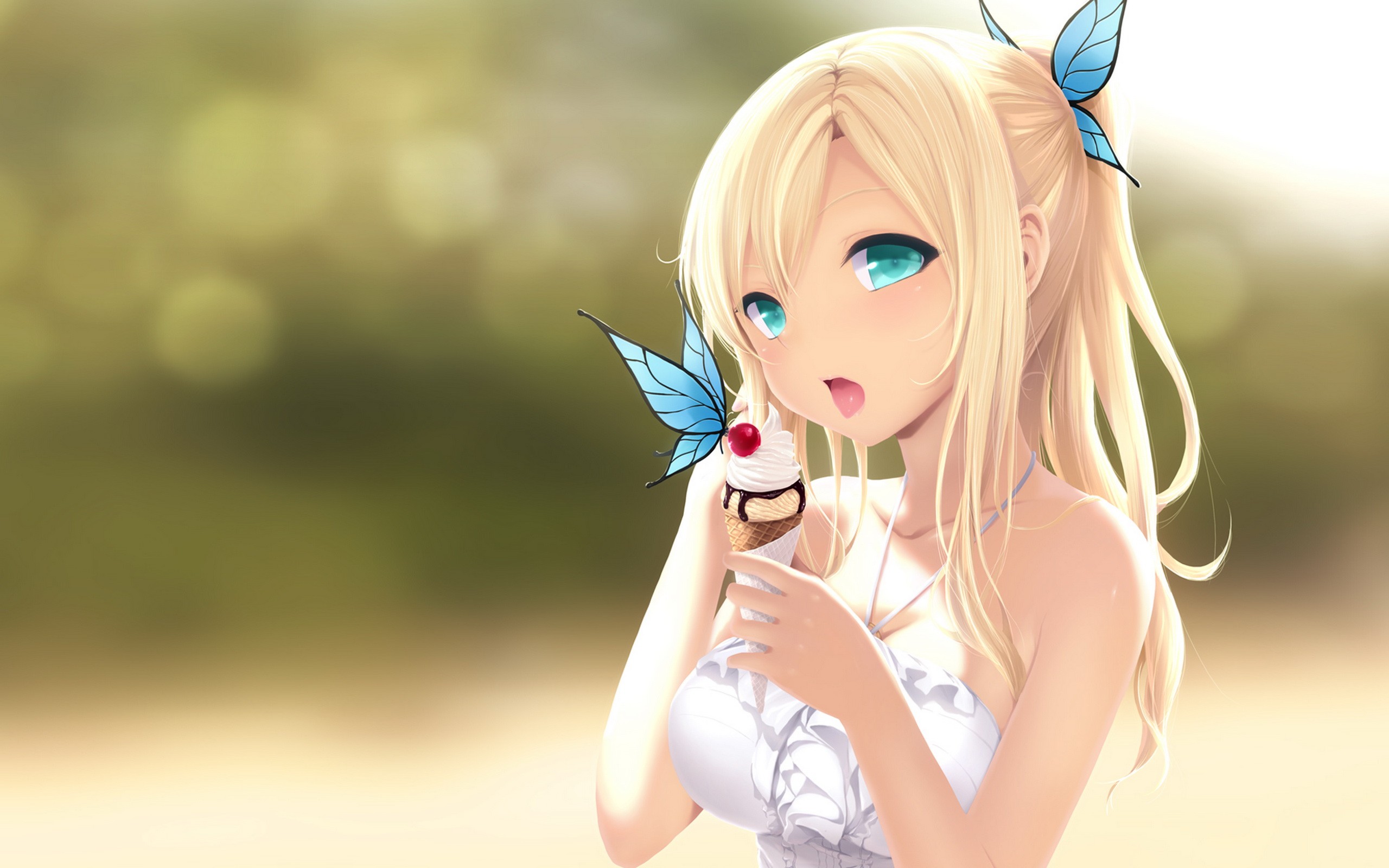 Sena eating ice cream | Scrolller