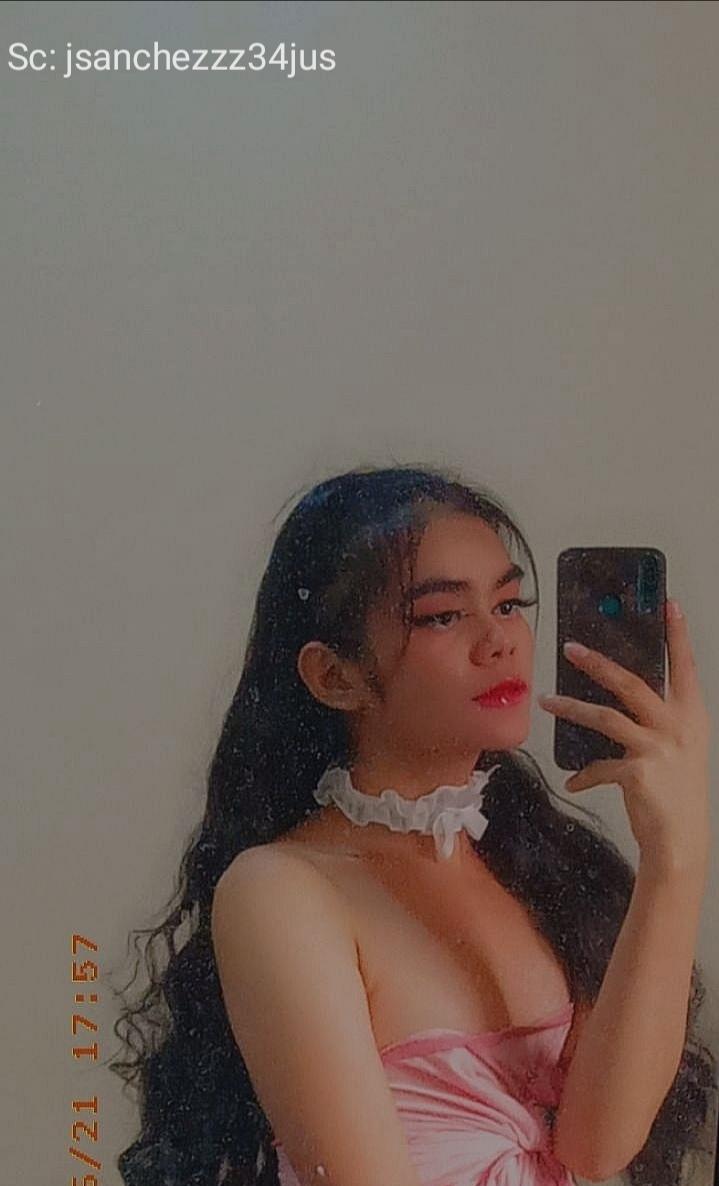 Send me a message if you think my bobbies are getting bigger!😅😉🙈 | Scrolller