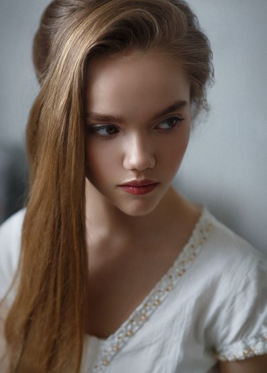 Sensual beauty. Love her lips | Scrolller